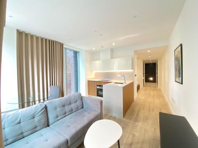 Piazza Walk, London E1, Studio to rent, £2,817 pcm | PrimeLocation