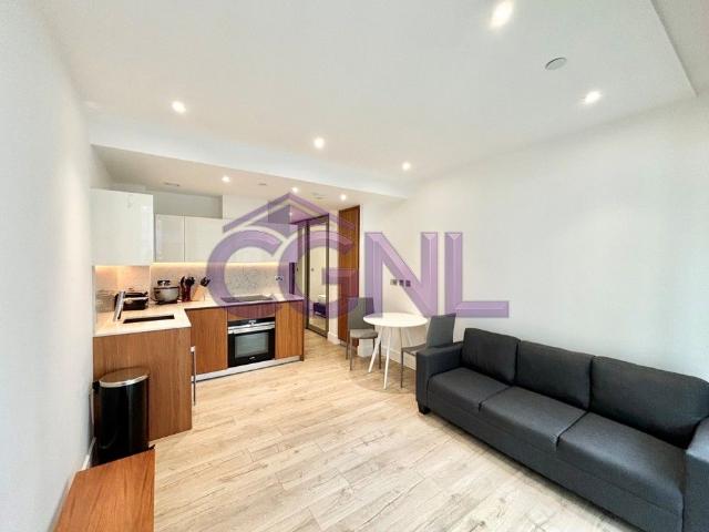 Piazza Walk, London E1, Studio to rent, £2,817 pcm | PrimeLocation