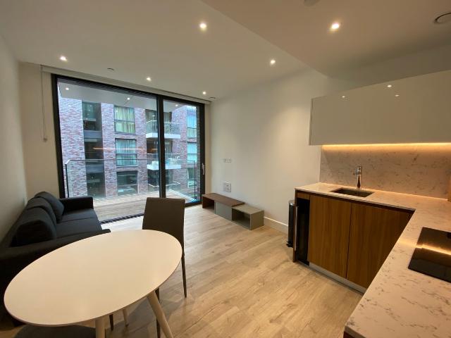 Piazza Walk, London E1, Studio to rent, £2,817 pcm | PrimeLocation