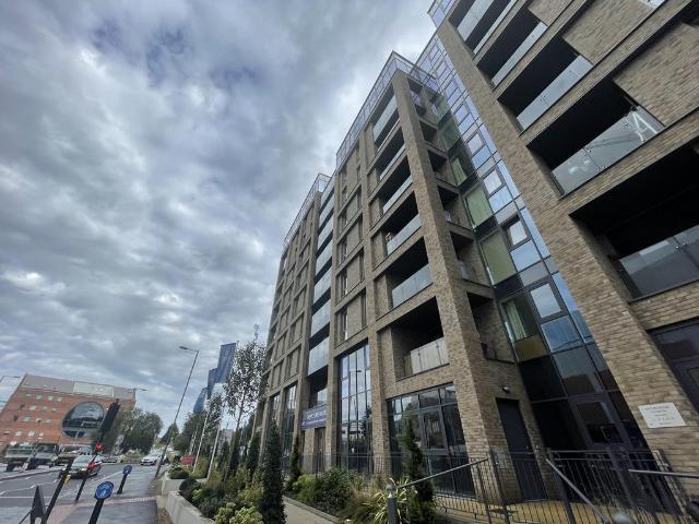 Picture House, 1 Marketfield Way. 2 bed flat to rent £1,800 pcm £415 pw