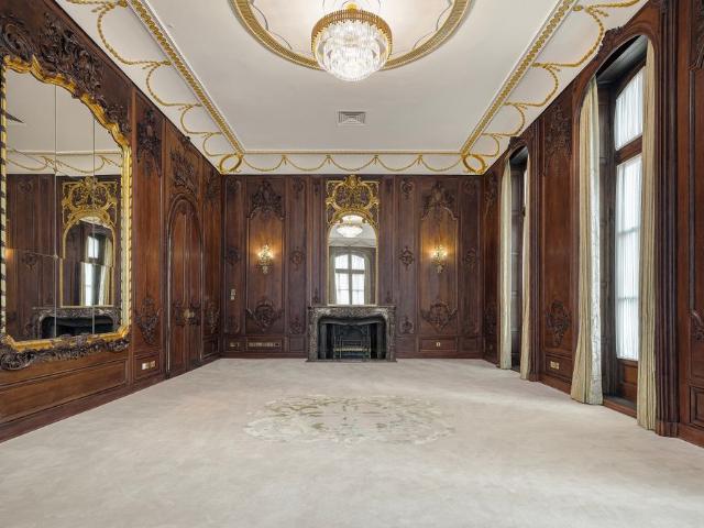 Picturesque, extensively refurbished mews house in the heart of Belgravia