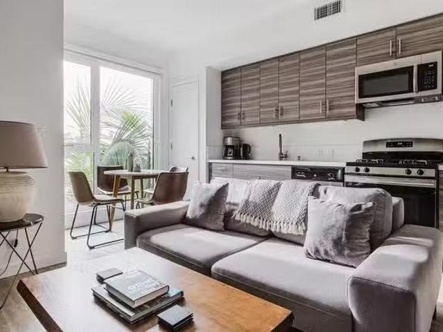 Picasso Brentwood, 12035 Wilshire Blvd, Brentwood Studio 1.