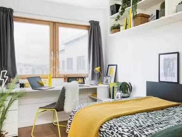 Piccadilly Court Large Ensuite