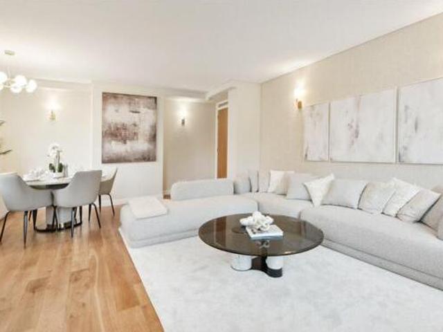 Piccadilly, London, 3 Bedroom Apartment