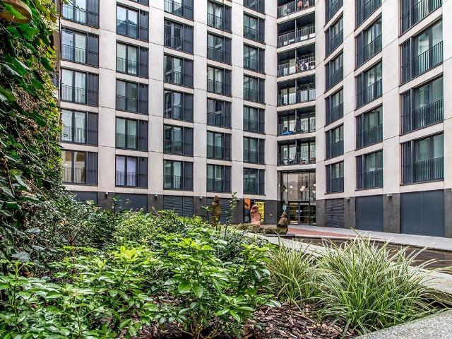 Piccadilly Place, Manchester, Greater Manchester M1, 2 bed flat to rent, £1,400 pcm | PrimeLocation