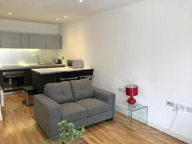 Piccadilly Place, Manchester, M1 1 bed apartment to rent £1,050 pcm £242 pw