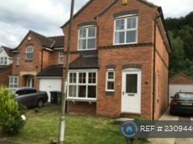 Pickard Bank, Leeds, 3 Bedroom Detached