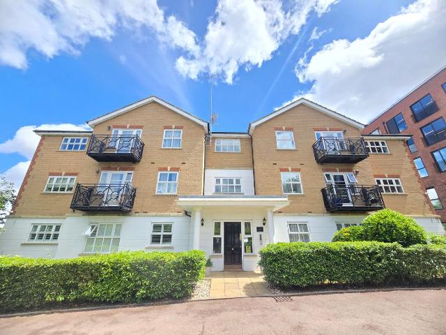 Pickard Close, London N14, 2 bed property to rent, £2,900 pcm | PrimeLocation