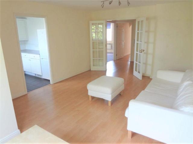 Pickard Close 2 bed flat to rent £1,750 pcm £404 pw
