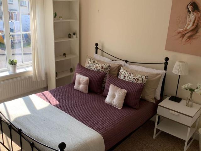 Pickering, Guildford GU2, Room to rent, £1,250 pcm | PrimeLocation