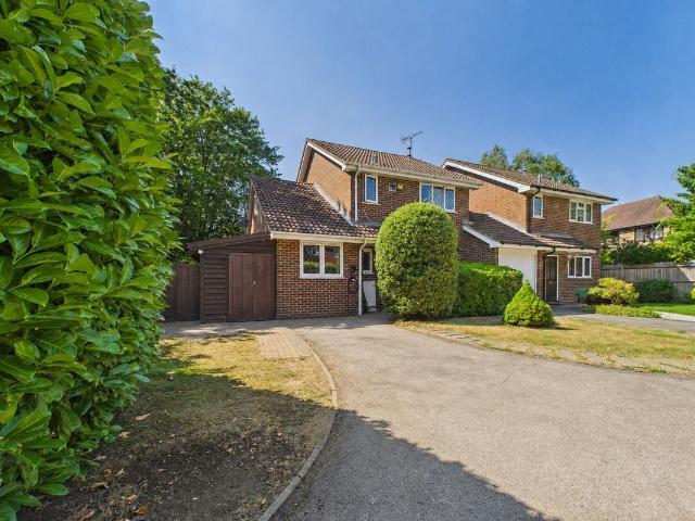 Picket Post Close, Bracknell, Berkshire RG12, 4 bed link detached house to rent, £2,650 pcm | PrimeLocation