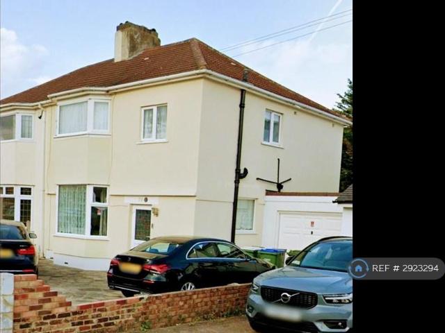Pickford Lane, Bexleyheath, DA7 3 bed semi detached house to rent £2,250 pcm £519 pw