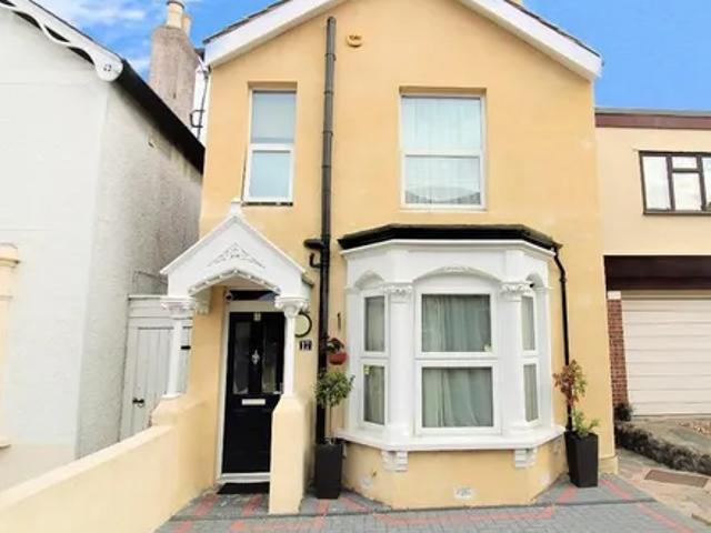 Pickford Road, Upton, London, DA7 4AT, United Kingdom | 3 bed house for rent #138593184 | Rentberry