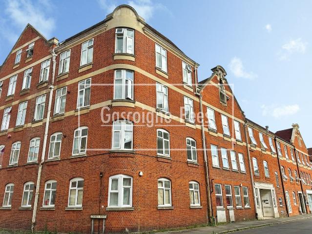 Pickford Street, Aldershot GU11, 2 bed flat to rent, £1,300 pcm | PrimeLocation