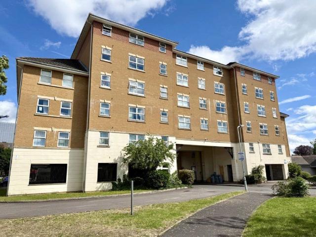 Pickfords Gardens, Slough SL1, 2 bed flat to rent, £1,350 pcm | PrimeLocation