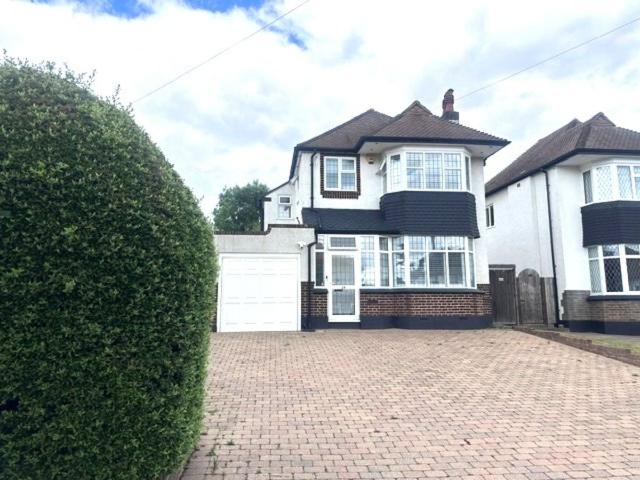 Pickhurst Mead, Hayes, Bromley BR2, 3 bed detached house to rent, £3,500 pcm | PrimeLocation