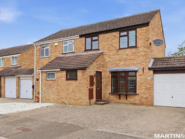 Pickwick Avenue, Chelmsford 3 bed semi detached house to rent £1,850 pcm £427 pw