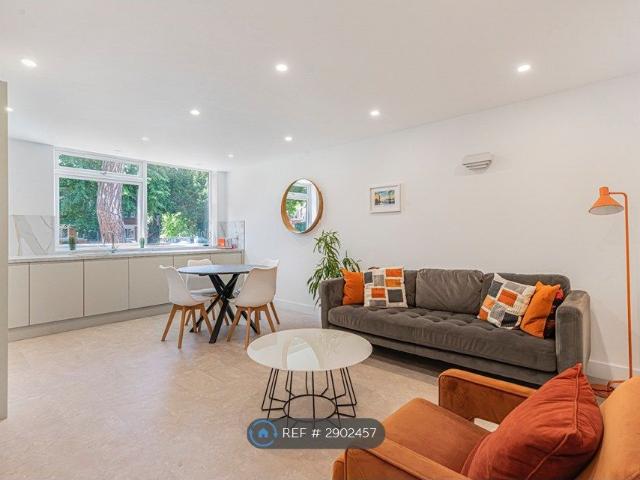 Pickwick Court, London SE9, 2 bed flat to rent, £2,200 pcm | PrimeLocation