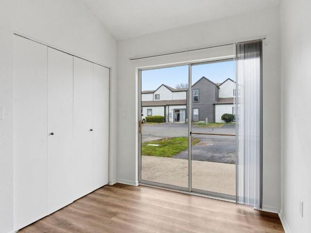 Pickwick Place 2 Bedroom Apartment for Rent at 2244 N Cedarwood Ln, Springfield, MO 65803