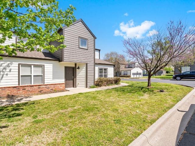 Pickwick Place 2 Bedroom Apartment for Rent at 2244 N Cedarwood Ln, Springfield, MO 65803