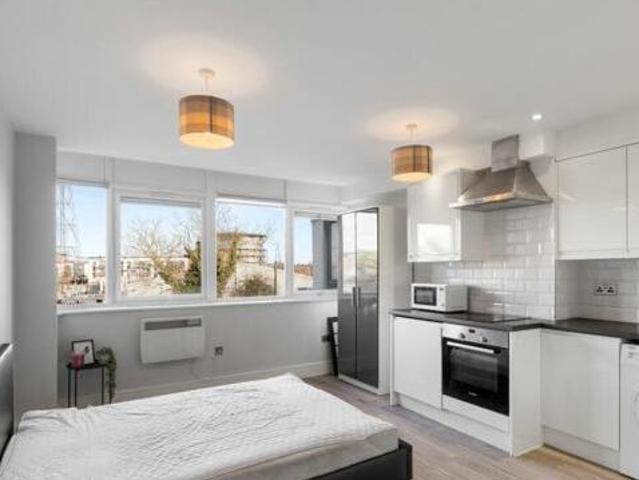 Pico Wharf, Whitehall Road, Studio Flat For