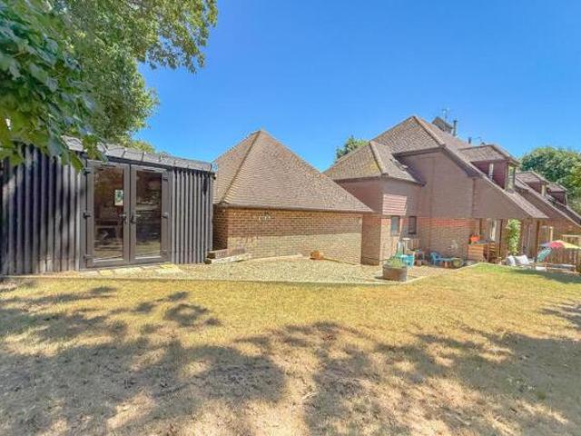 Piddinghoe Mead, Newhaven, 4 Bedroom End