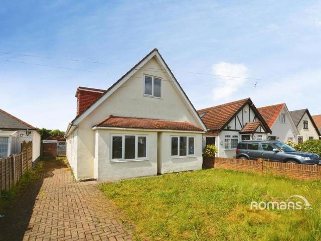 Pield Heath Avenue, Uxbridge, UB8 4 bed bungalow to rent £2,350 pcm £542 pw