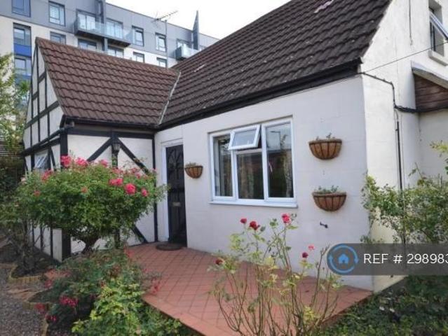 Pier Approach Road, Gillingham, ME7 4 bed detached house to rent £1,900 pcm £438 pw