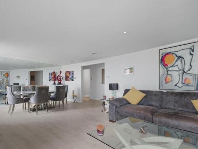 Pier Head Lock, London, 2 Bedroom Apartment