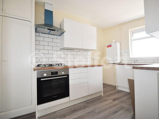 Pier Road, London E16, 1 bed flat to rent, £1,400 pcm | PrimeLocation