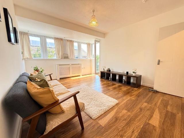 Pier Way London, Greenwich SE28, 2 bed flat to rent, £1,895 pcm | PrimeLocation