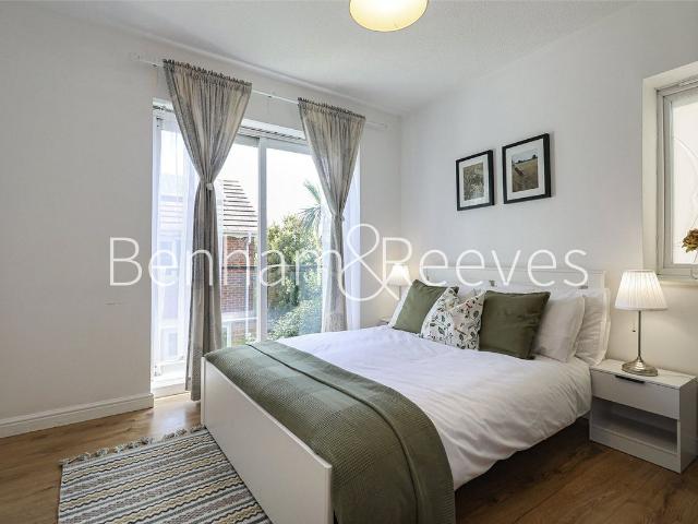 Pier Way, London SE28, Studio to rent, £2,000 pcm | PrimeLocation