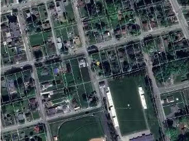 Pierce Ave