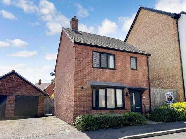 Pierce Road, Leybourne, 3 Bedroom Detached