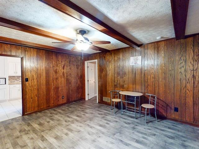 Pierce Rd Home, a 3 mins drive to transit stop Fel