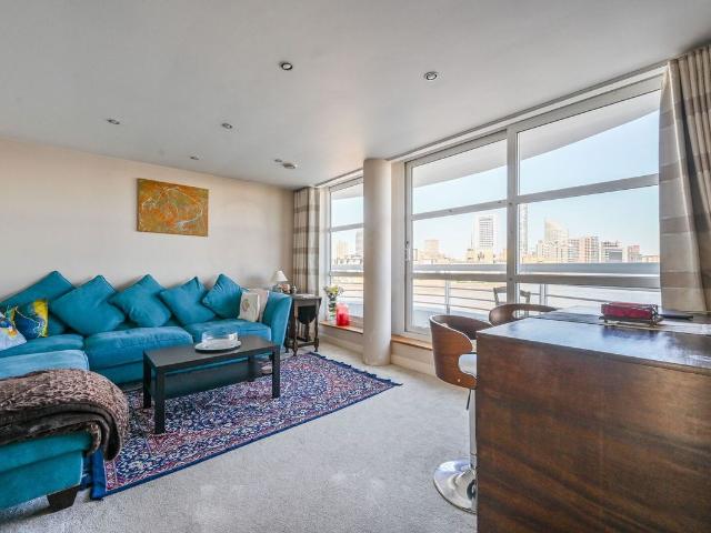 Pierhead Lock, Isle Of Dogs, London E14, 2 bed flat to rent, £2,600 pcm | PrimeLocation