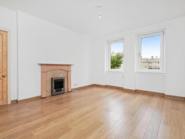 Piershill Square West, Meadowbank. 2 bed flat to rent £1,195 pcm £276 pw