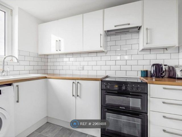 Pierrepoint, London SE25, 2 bed flat to rent, £1,700 pcm | PrimeLocation