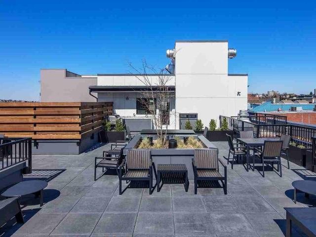 Pike Flats | 722 E Pike St Studio Apartment for Rent at 722 E Pike St, Seattle, WA 98122 Broadway