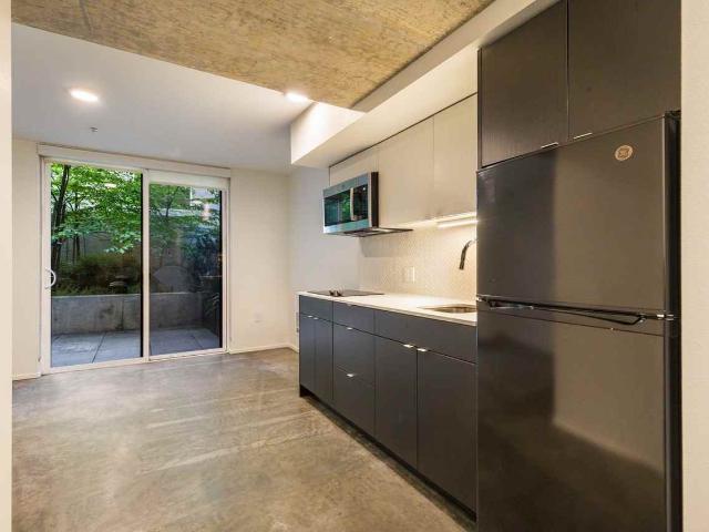 Pike Flats | 722 E Pike St Studio Apartment for Rent at 722 E Pike St, Seattle, WA 98122 Broadway