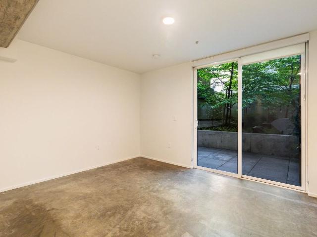 Pike Flats | 722 E Pike St Studio Apartment for Rent at 722 E Pike St, Seattle, WA 98122 Broadway