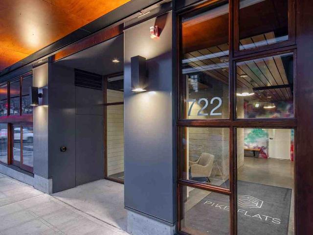 Pike Flats | 722 E Pike St Studio Apartment for Rent at 722 E Pike St, Seattle, WA 98122 Broadway