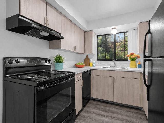 Pilgrim Village Canton, MI 2 Bedroom Apartment for Rent at 7655 Balmoral Dr, Wayne, MI 48187 Canton