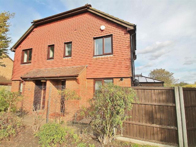 Pilgrims View, Greenhithe, Kent DA9, 2 bed end terrace house to rent, £1,400 pcm | PrimeLocation