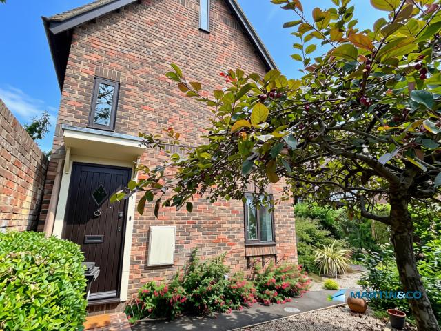 Pilgrims Court, Charing TN27, 2 bed end terrace house to rent, £1,400 pcm | PrimeLocation