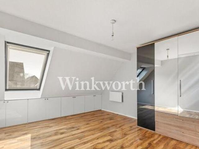 Pilgrims Close, London, 2 Bedroom End