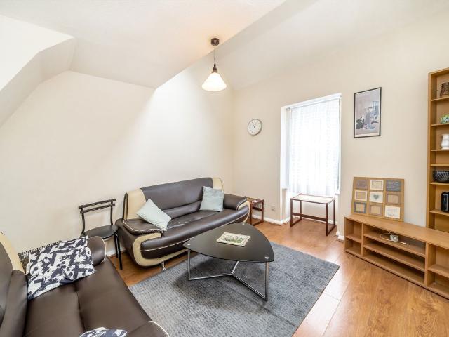 Pilgrims Close, London N13, 1 bed flat to rent, £1,500 pcm | PrimeLocation