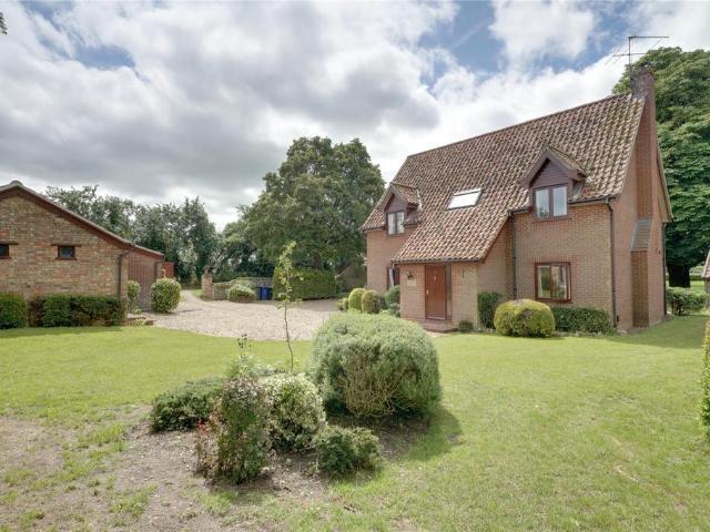 Pilgrims' Path, Icklingham, Bury St. 4 bed detached house to rent £2,750 pcm £635 pw