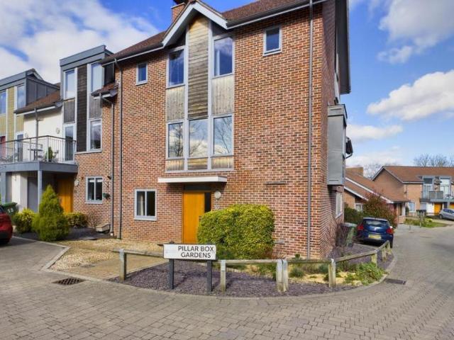 Pillar Box Gardens, BASINGSTOKE, RG24 5 bed property to rent £2,600 pcm £600 pw