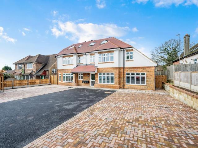 Pillarbox House, Godstone RH9 1 bed apartment to rent £1,450 pcm £335 pw